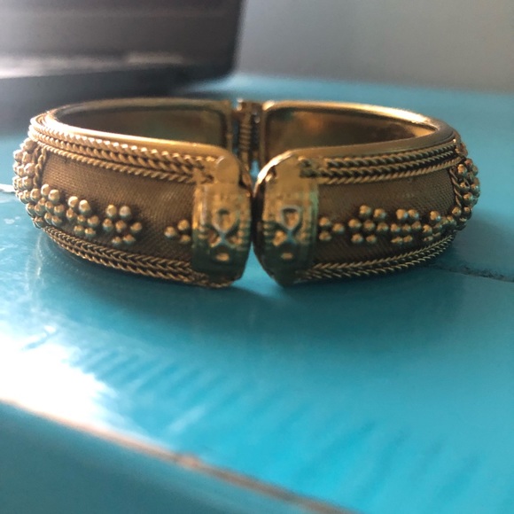 Jewelry | Vintage Hinged Gold Bracelet Great Detail | Poshmark